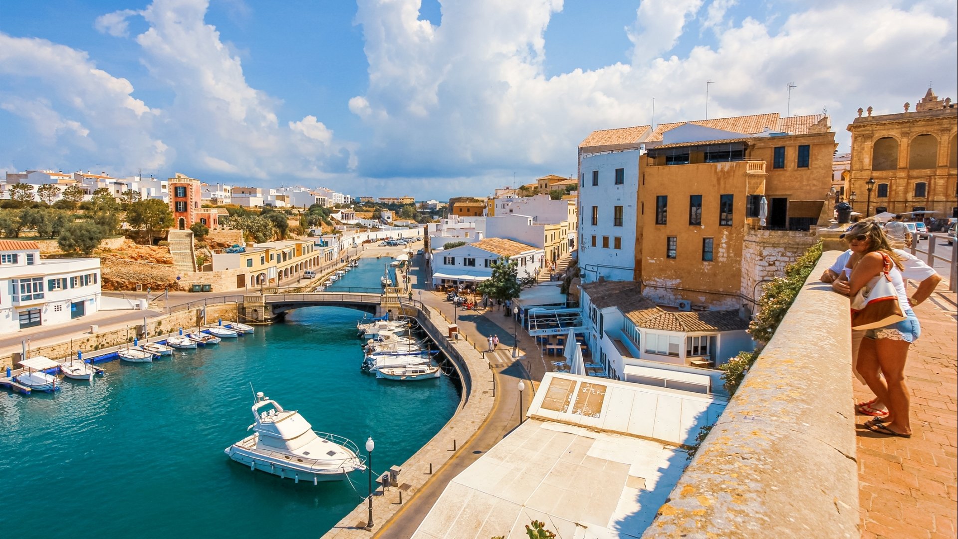 San Juan en Menorca en velero | ViajarSolo